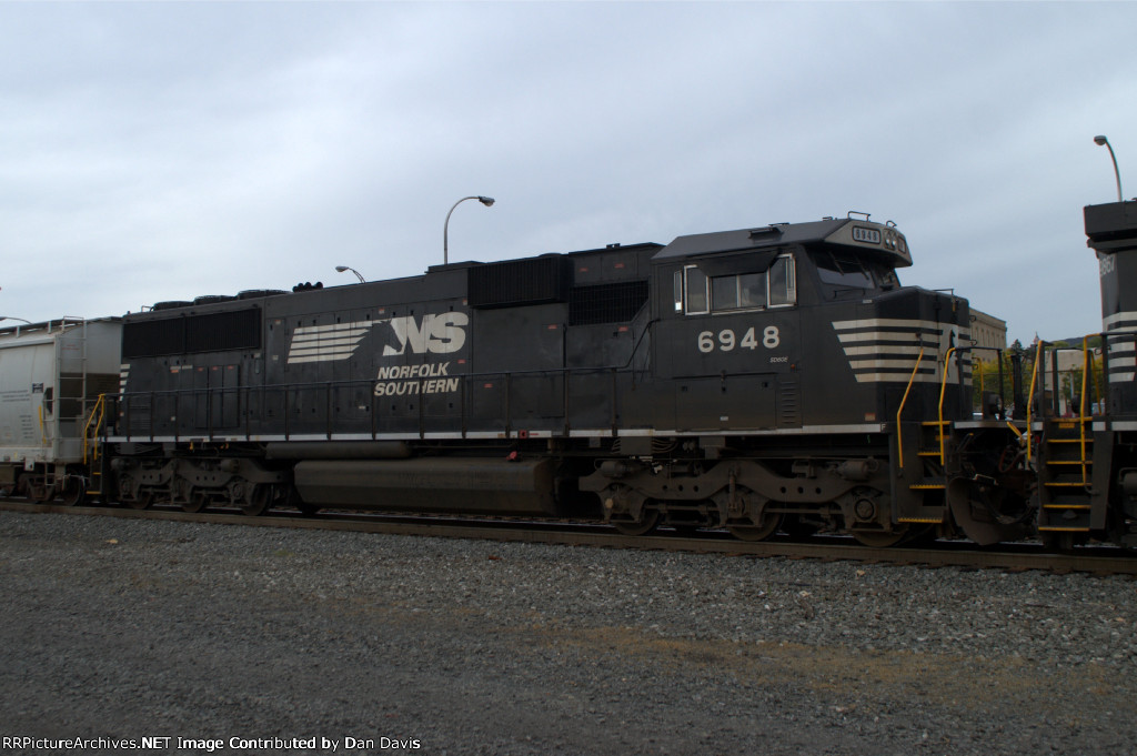 NS SD60E 6948 trails on 10A